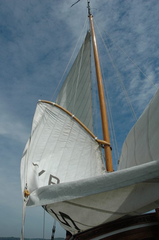 Hoisting sail – SAILING BARGE DRIFTER